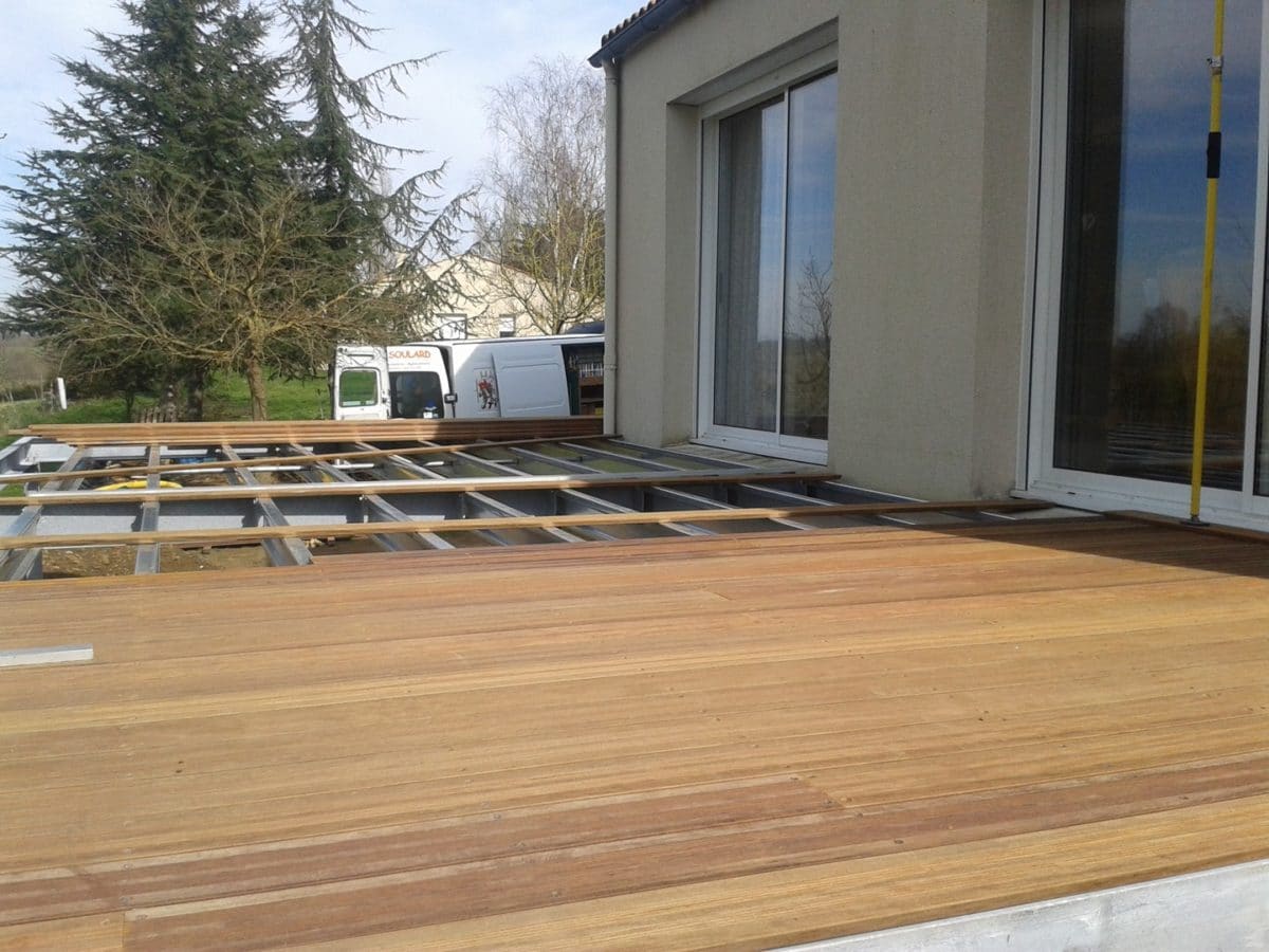 Terrasse surélevée en bois - Menuiserie Soulard